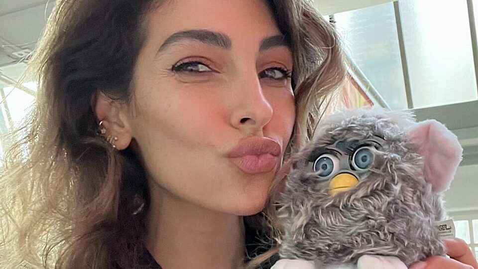 NieuwNieuws | Anna Nooshin is zwanger, laat meteen enorme buik aan de ...